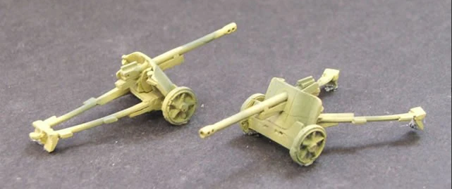 PAK 38 A.T. Guns (x1 Limbered, x2 Firing), 10,90