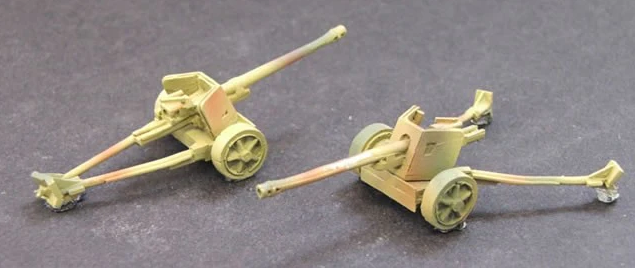 PAK 40 A.T. Guns (x1 Limbered, x2 Firing), 10,90